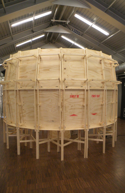 Body Reactor | capsule | human corporality and space | installation